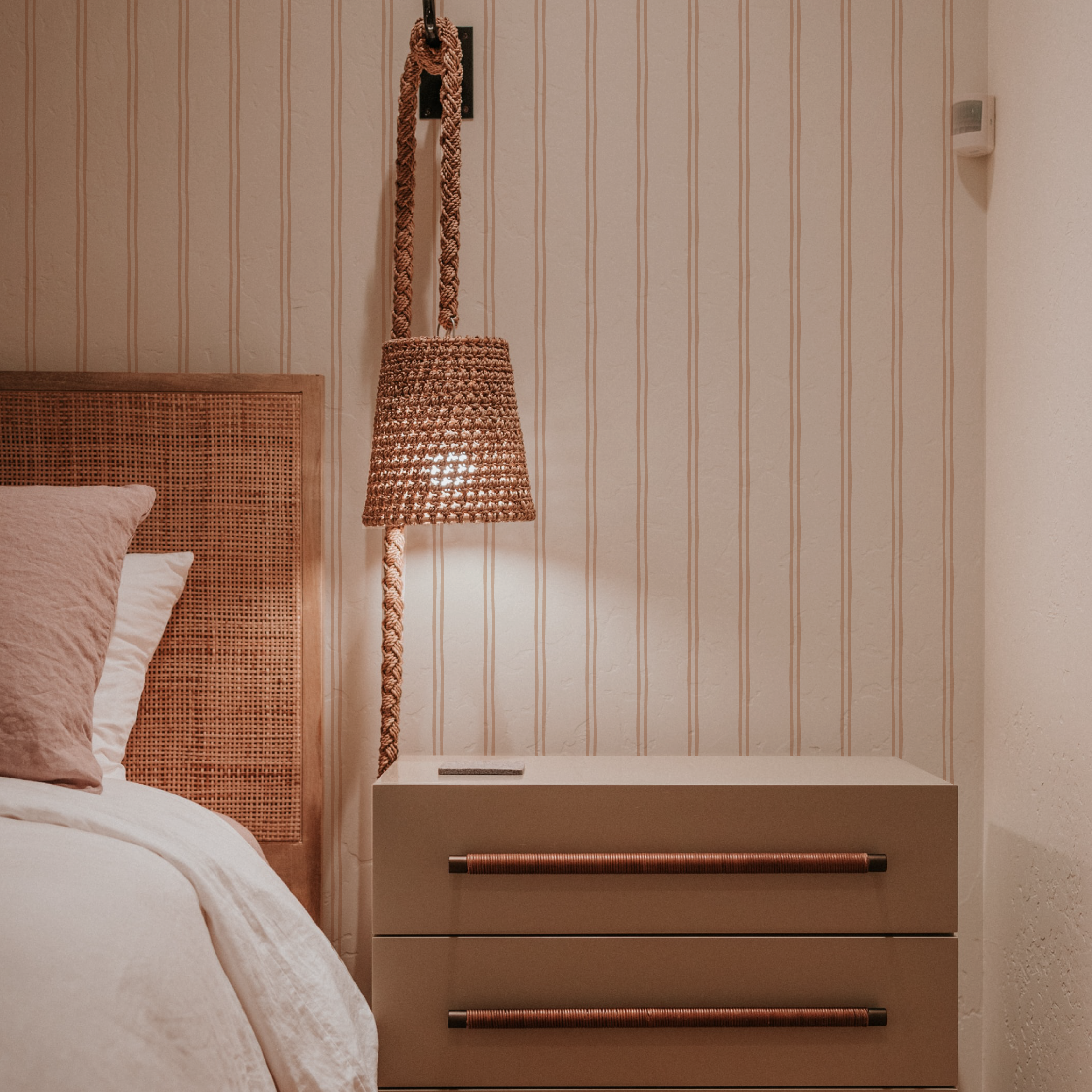 Vintage Double Stripes Wallpaper (Blush) – Everett Park